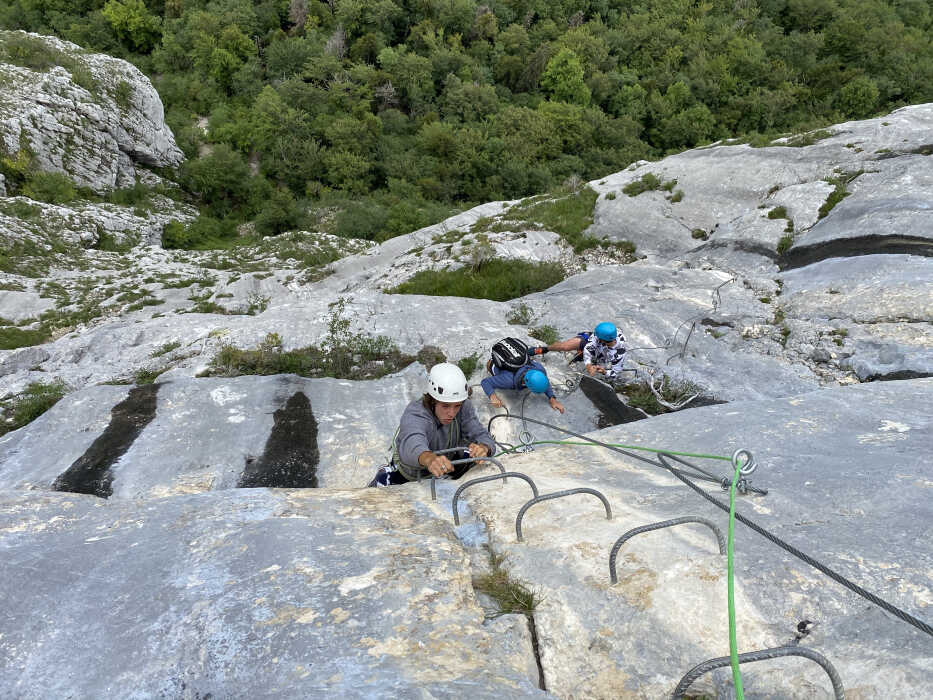 Via ferrata de la Roche Veyrand Journée sportive en Chartreuse.